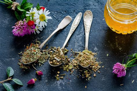 勺子里的花茶图片 三个勺子里的花茶素材 高清图片 摄影照片 寻图免费打包下载