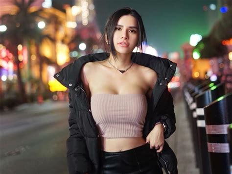Maria Vania Bikin Nyali Wanita Menciut