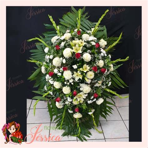 Arreglo Fúnebre Medallón Rosas Rojas y Gladiolas Polar