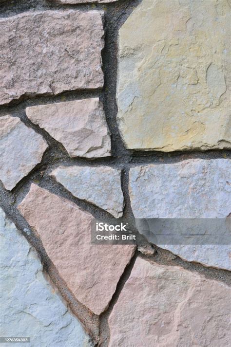 돌 울타리 배경 수직 돌담 클로즈업 장식 석회암 돌로미테 벽돌 담에 대한 스톡 사진 및 기타 이미지 벽돌 담 0명 갈색