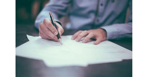 Работодатели могат да наемат на втори трудов договор работници в