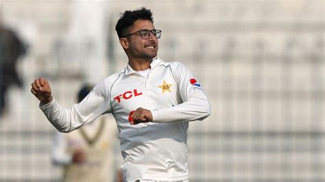Pakistan Vs England ఆడిన తొలి టెస్ట్‌లోనే ఏడు వికెట్లు తీసిన