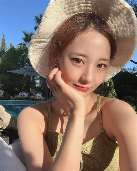 지 수 드디어 올려보는 나의 첫 Bridal Shower 👰🏻‍♀️🤍 솔직히 나 눈치백단이라고 생각하며 평생 살았는데 이 날은 진심 몰랐다 푹푹 찌는 7월 초에 꽃