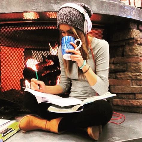 صور بنات رمزيات بنات مع الكتب