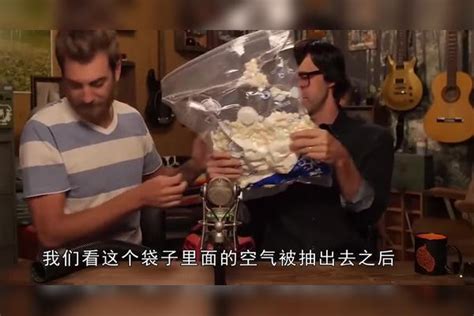 毛绒玩具放在真空中会是什么样？奇葩老外测试，网友：这是啥老外奇葩真空
