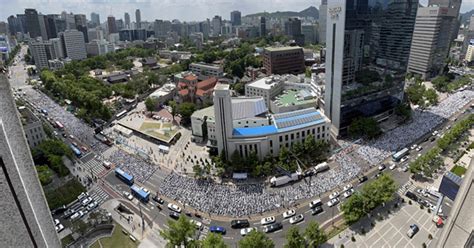 ‘간호법 거부권 첫 단체행동 간호사 등 3만명 광화문 집결