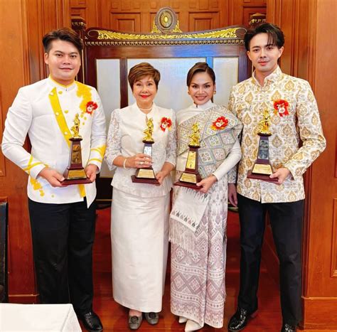 อีกี้ของแทร่ แอ๊บแอ้แอ๊บแอ้ อีกี้ของแทร่ แอ๊บแอ้แอ๊บแอ้