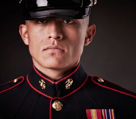 Marine Corps Uniforms And Symbols Marines Marine Corps Uniforms Marine Corps Dress Blues