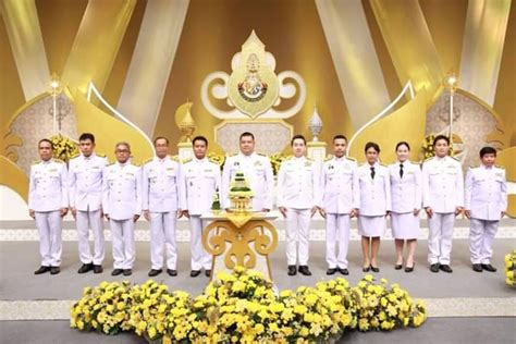 ผู้หญิง กรมการข้าว ร่วมบันทึกเทปถวายพระพร พระบาทสมเด็จพระวชิรเกล้า