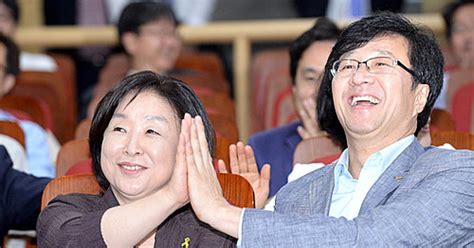 서로의 손 마주치는 심상정 천호선