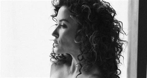 Hoogzwangere Katja Schuurman Plaatst Topless Foto Als Ode Aan De Vrouw