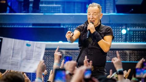 Bruce Springsteen Road Diary Concert Documentary To Stream On Hulu And Disney Whdq