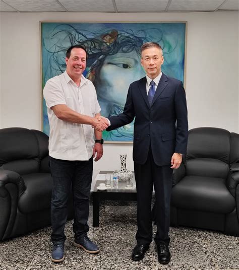 驻古巴大使华昕会见古巴公共卫生部长中华人民共和国驻古巴共和国大使馆