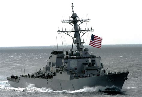 Buque De Guerra De Estados Unidos En El Mar Rojo Derribó Tres Misiles Y