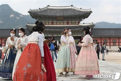 해연갤 팍술녀 할매 한복보다 경복궁 대여 한복이 훨 낫다 ㅋㅋ