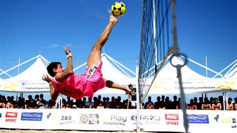 ฟุตวอลเลย์ กีฬาโชว์สกิลบนทรายแทนผืนหญ้า เตะบอลตีลังกาข้ามตาข่ายแทนประตู Sporting News Thailand