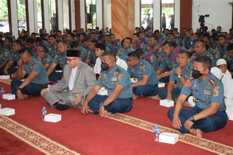PRAJURIT PETARUNG BRIGIF 1 MARINIR PERINGATI HARI MAULID NABI MUHAMMAD SAW