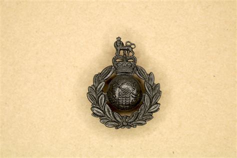 British Army Royal Marines Cap Badge Blitz Militaria