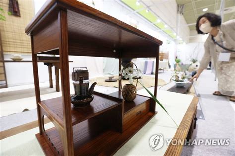 차와 꽃 연합뉴스