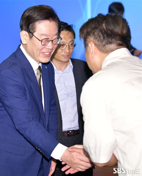 E포토 Dmz영화제 조직위원장으로 참석한 이재명