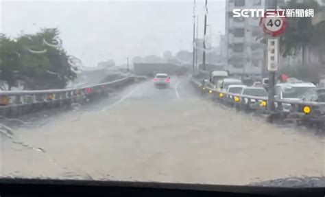 快訊／雨彈開轟！基隆多處淹水泥流溢路 謝國樑急趕防災中心坐鎮