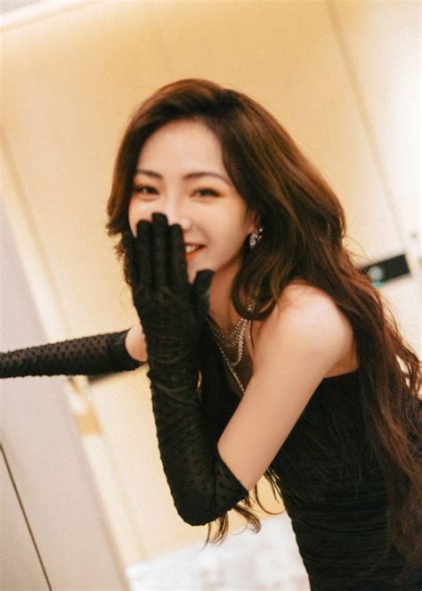Xie Keyin Shaking Chloe Em 2024