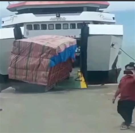 Truk ODOL Masuk Kapal Ro Ro Otoritas Pelabuhan Dan Kesyahbandaran T