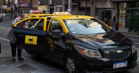Taxista Golpeó Con Un Palo A Pasajera Por Pedirle Que Bajara El Volumen