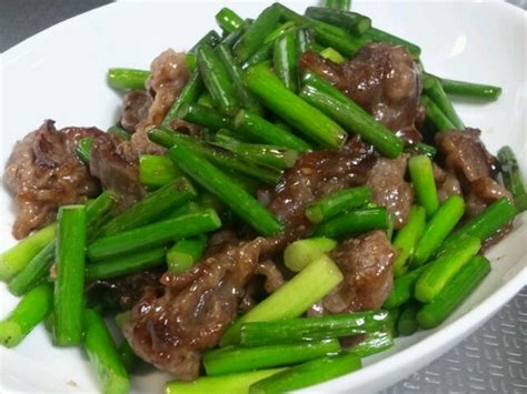 牛肉とにんにくの芽の香味炒め めかにかのブログ