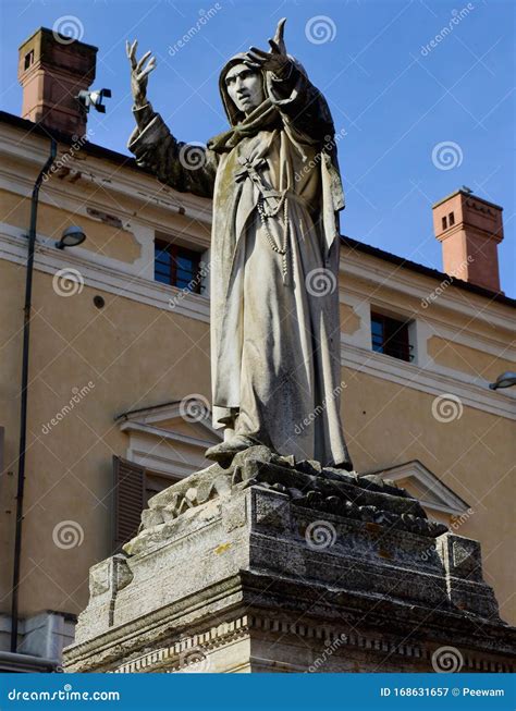 Estatua De Girolamo Savonarola En Ferrara Italia Imagen De Archivo