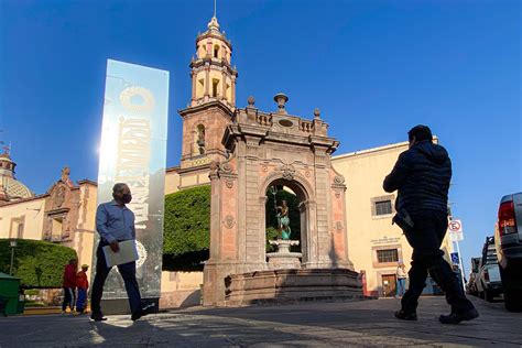 Recolocan estatua de Neptuno en la fuente del Centro Histórico