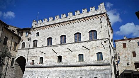 Palazzo Dei Priori Assisi Nomads Travel Guide