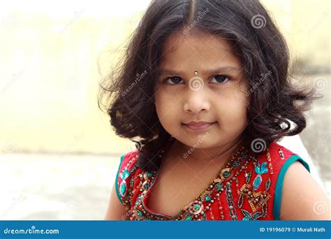 Menina Indiana Imagem De Stock Imagem De Atrativo Olhar 19196079