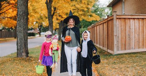 Mom Steals Several Buckets Of Candy While Trick Or Treating
