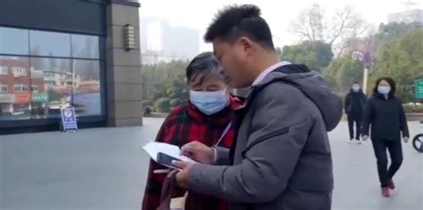 小伙每天打3份工还清8万块钱还完钱安心过年 凤凰网视频 凤凰网