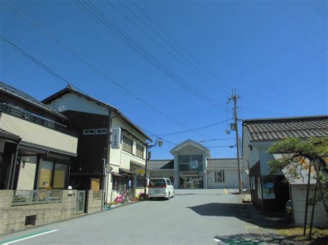 高宮駅 近江鉄道 滋賀県彦根市余りにレトロ過ぎる大胆な三角ホームが魔性的魅力を放つ多賀大社一の鳥居門前の本線多賀線の接続駅