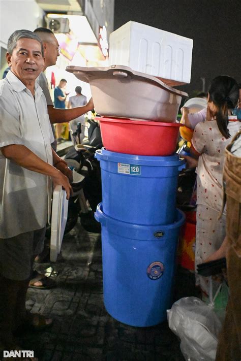 Dân Chung Cư Hà Nội Loay Hoay Trong Khủng Hoảng Nước Và Lòng Tốt Cộng