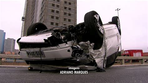 Vídeo Acidente entre carros deixa um ferido e interdita a Ligação Leste Oeste SP G
