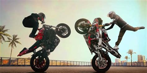 Stunt Todos Los Datos Sobre Este Deporte Extremo De Motos Aprilia