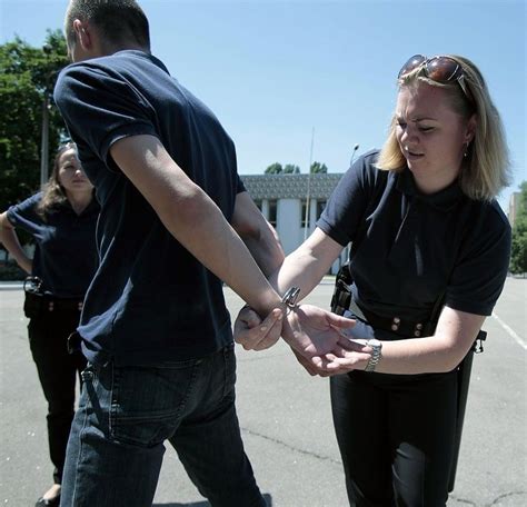 Pin Di Pavlo White Su Policjantki