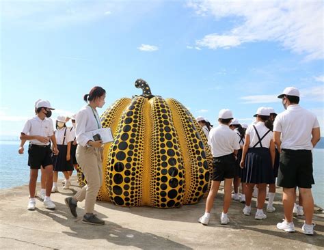 「黄色カボチャ」復活 直島の草間作品、昨年台風で破損 ニュース Cool Kagawa 四国新聞社が提供する香川の観光情報サイト