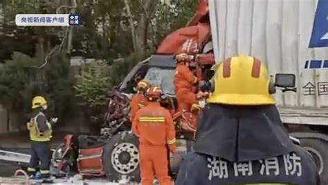 京港澳高速湖南段发生货车相撞事故，致两人死亡直击现场澎湃新闻 The Paper