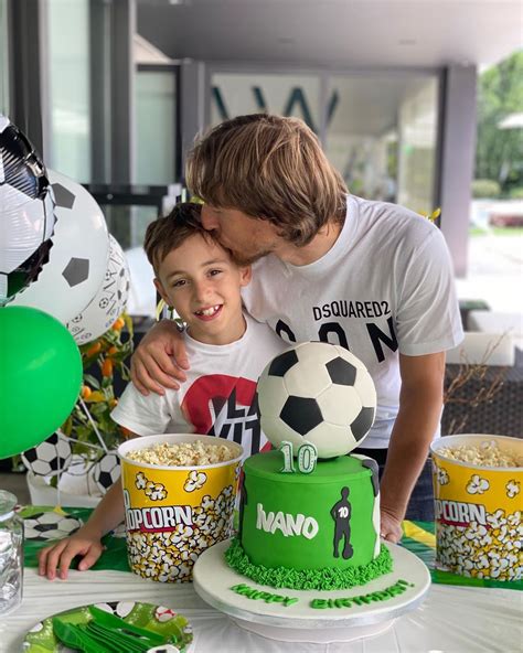 لوكا مودريتش يحتفل بعيد ميلاد ابنه رقم 10 دائما مميز ميلاد سعيد