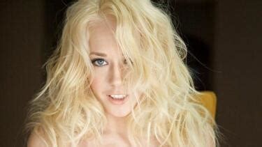 Potret Kagney Linn Karter Pemeran Film Porno Yang Tewas Bunuh Diri
