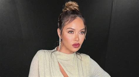 Chiquis canta y baila canción de su tío Lupillo Rivera arriba de un camión