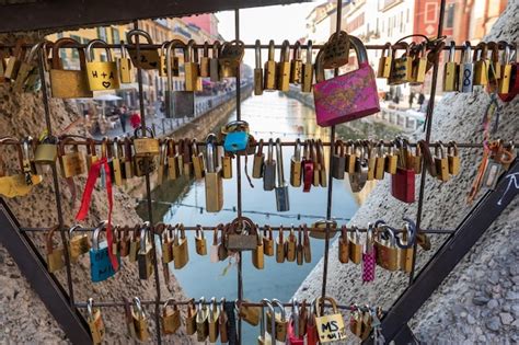 Premium Photo Lots Of Small And Interlocking Keys On The Bridge