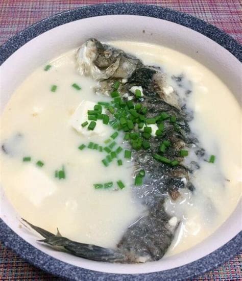 【鲫鱼豆腐汤的做法步骤图，鲫鱼豆腐汤怎么做好吃】woomiko下厨房