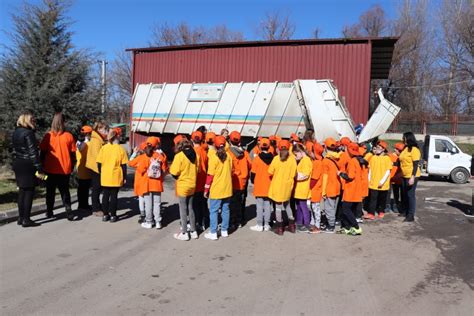 УЧЕНИЦИТЕ ОД „Ј Х ПЕСТАЛОЦИ“ ГО ПОСЕТИЈА ЦЕНТАРОТ ЗА СЕЛЕКЦИЈА НА ОТПАДОТ ВО КАРПОШ