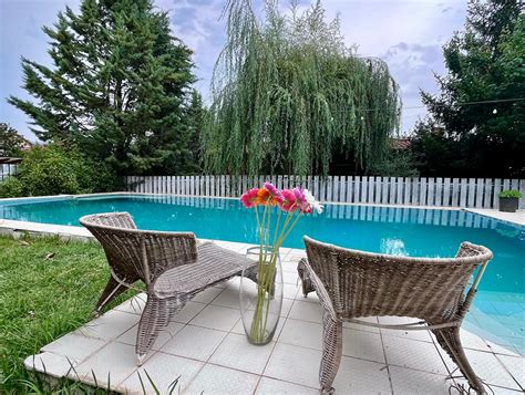 Вила со базен и раскошен двор во околината на Скопје Kajak Mk