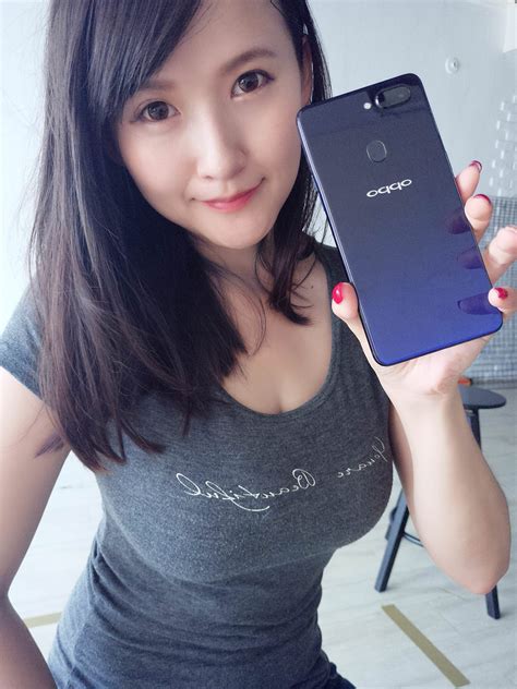 多圖／oppo R15開箱文 麻豆大綠撐爆的上衣水蛇腰太養眼讓人根本看不到手機 提姆正妹版